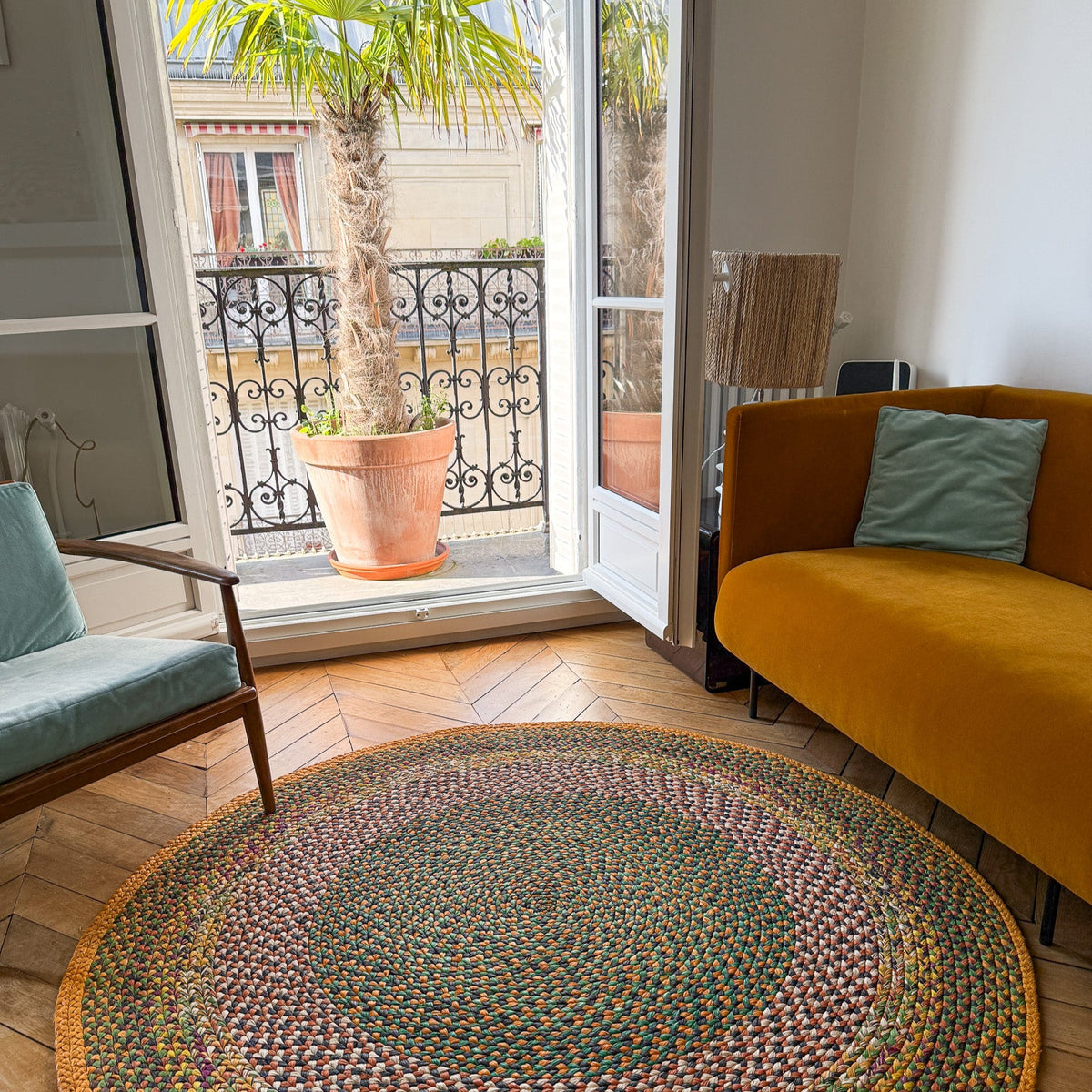 Round raffia rug in sky blue, gray, pale yellow – INTIMANI
