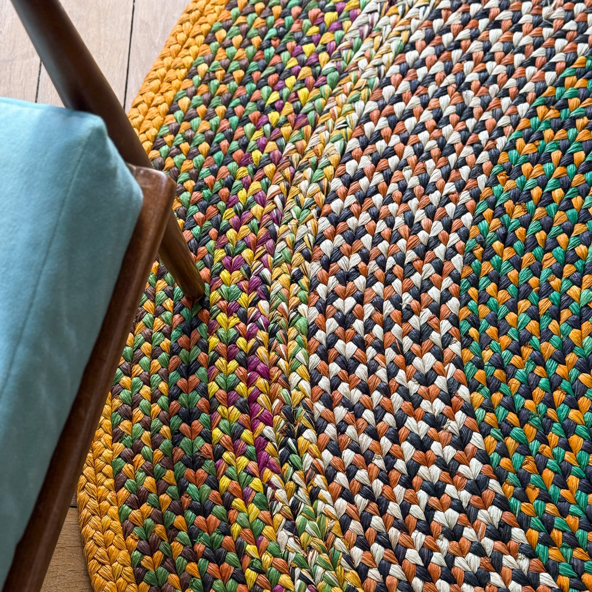 Round raffia rug in sky blue, gray, pale yellow – INTIMANI